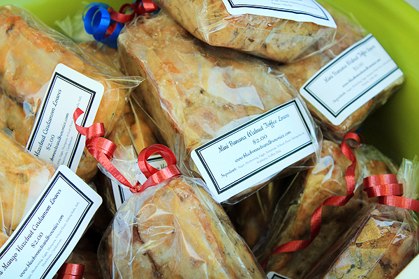 Mini Banana Toffee Walnut Bread | Bluebonnets & Brownies